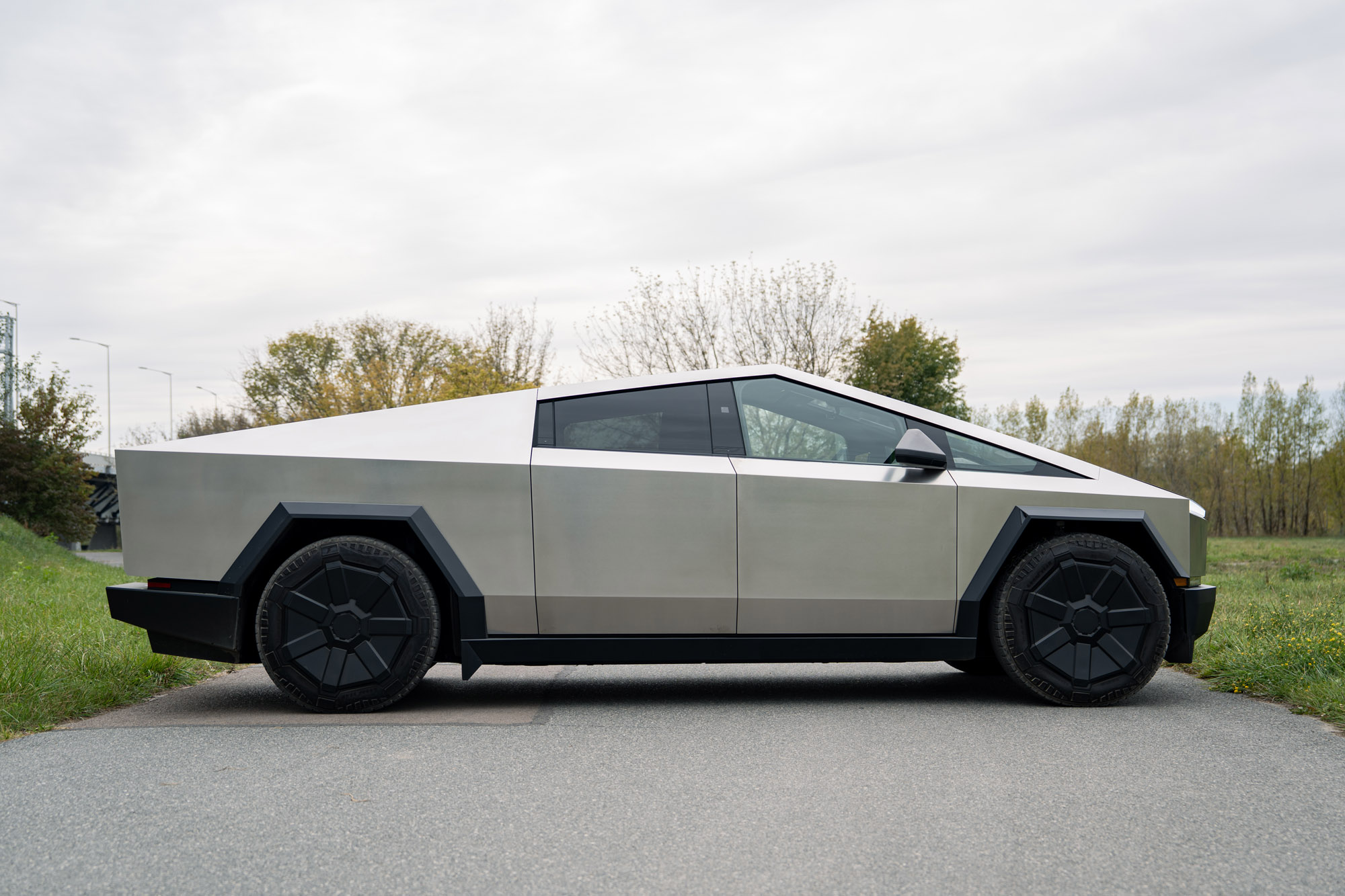 Tesla Cybertruck Rental Cylinders